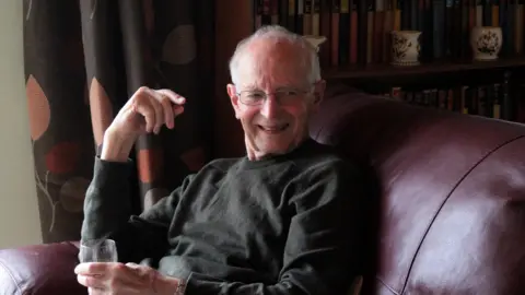 'Inspirational' founder of Bristol Hawks Gymnastics dies aged 90