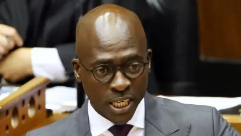 Malusi Gigaba: South Africa minister 'blackmailed' over sex video