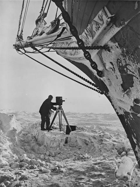 Stark images of Shackleton's struggle - BBC News