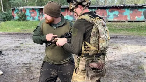 Ukrainian soldiers trained by Worcestershire martial arts expert
