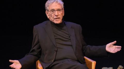 Amos Oz: Acclaimed Israeli author dies at 79 - BBC News