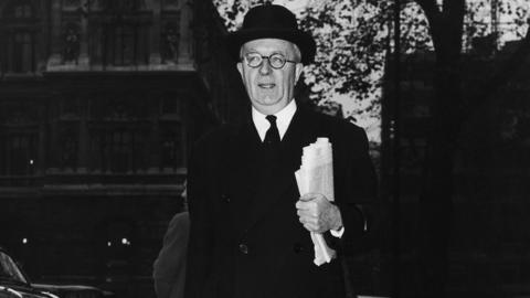 Cyril Radcliffe, el británico que trazó la línea que dividió a India y ...