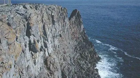 Saddle Head: Rock climber in Pembrokeshire hospitalised after falling ...