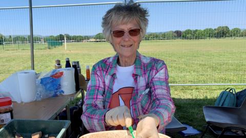 Cardiff: Dig resumes at house thought to be capital's oldest - BBC News