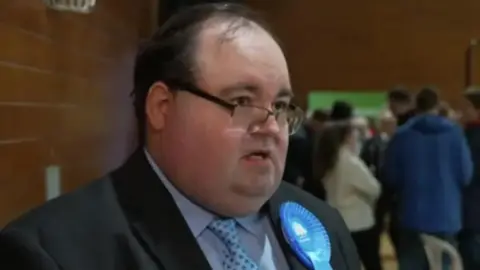 Nuneaton and Bedworth Council could remove leader