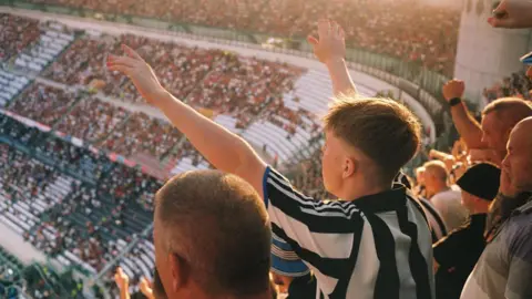 NUFC fan captures 'behind the scenes' of kit launch
