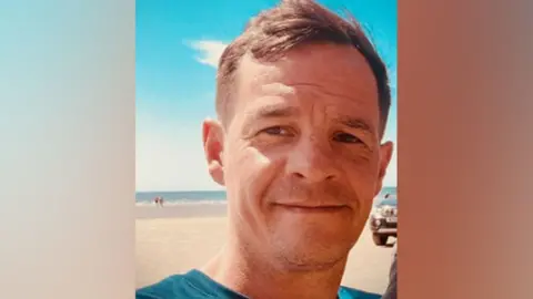 Manchester airport video shows lead-up to police kick incident