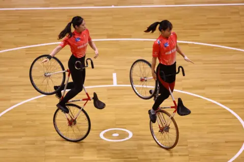 UCI Cycling World Championships: Gymnastics on bikes and football on two wheels