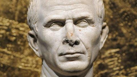 Julius Caesar's Britain invasion site 'found by archaeologists' - BBC News