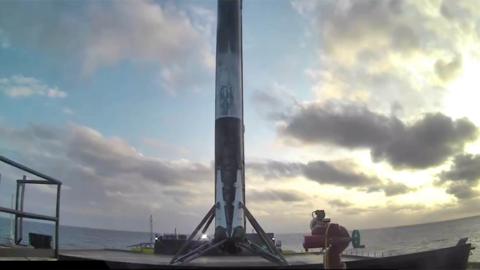 Success for SpaceX 're-usable rocket' - BBC News