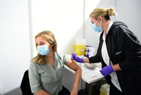 Vaksin Covid: Menggabungkan dua merek vaksin memperkuat sistem ...