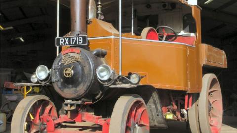 John Keeley steam and traction engines fetch £1.5m at auction - BBC News