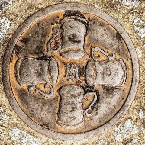 Drain-spotting: The people who keep their minds in the gutter - BBC News
