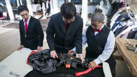 In pictures: US gun-blessing ceremony - BBC News