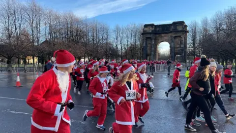Thousands join the return of Glasgow's Santa Dash