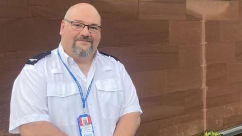 Call handler praised for saving man in Tenbury Wells flood - BBC News