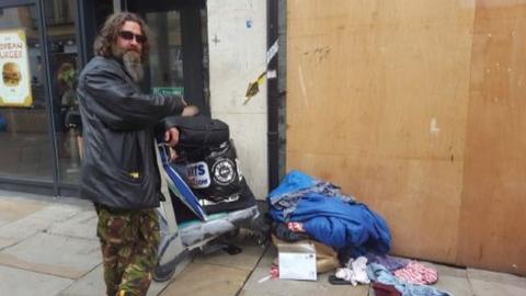 Oxford City Council threatens homeless with £2.5k fine over bags - BBC News