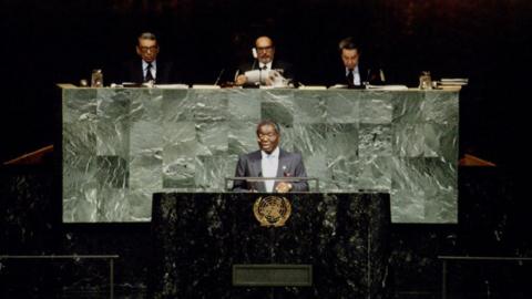 Nigeria President: Buhari, Obasanjo and oda Heads of State wey don rule di kontri - BBC News Pidgin