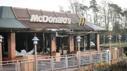 McDonald's restaurant in Monifieth destroyed in blaze - BBC News