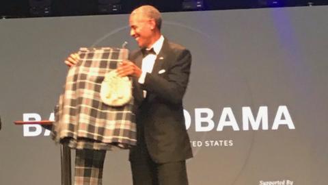 Obama tartan officially registered in Edinburgh - BBC News