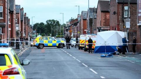 Moss Side stabbing: Gang jailed for killing teenager - BBC News