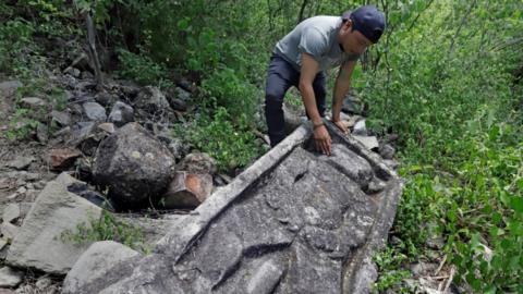 Mexico archaeology: Pre-Hispanic ruins found on mountaintop - BBC News