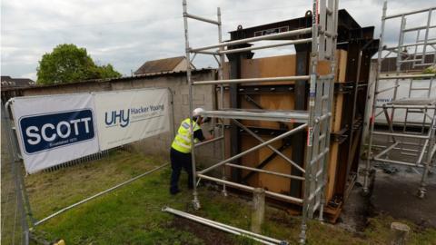 Port Talbot Banksy mural move to get under way - BBC News