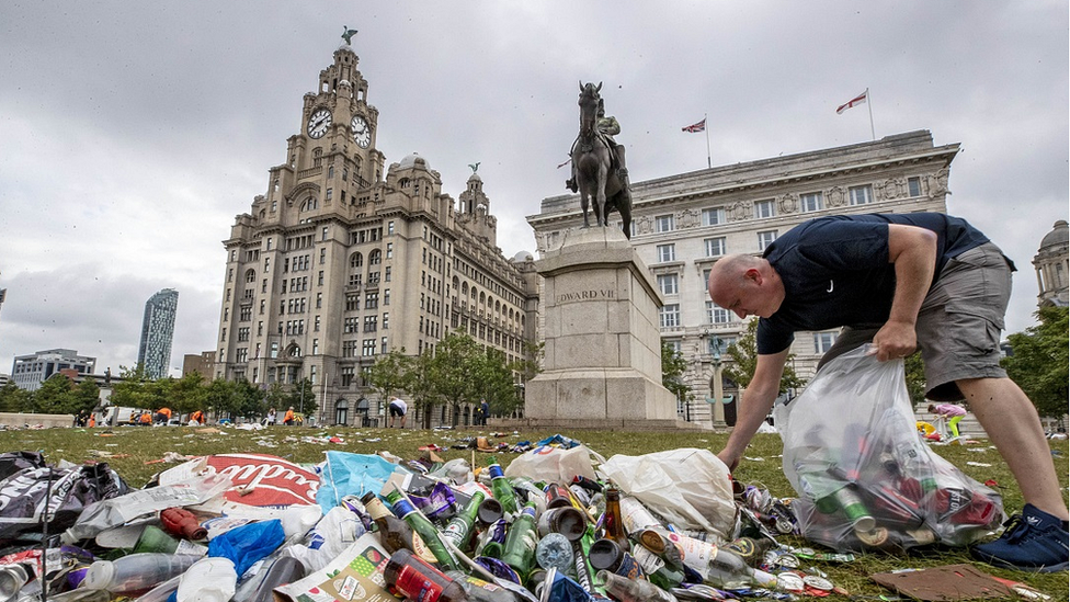 Liverpool FC fans' behaviour 'unacceptable', says club - BBC News