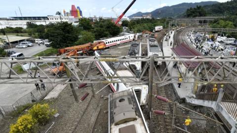 Taiwan: Dozens killed as train crashes and derails in tunnel - BBC News