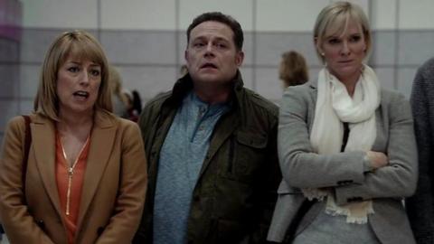 Cold Feet: Critics praise 'triumphant return' - BBC News