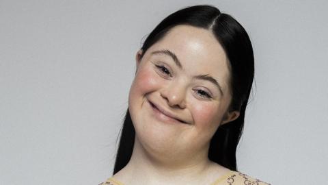 The disabled influencers making their mark on social media - BBC News