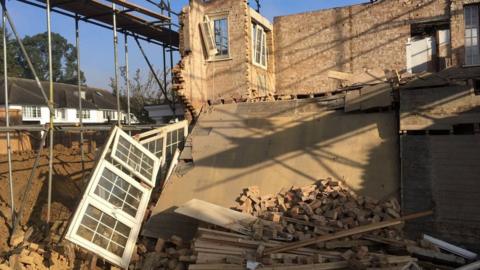 '£1m house' in Kingston collapses into rubble - BBC News