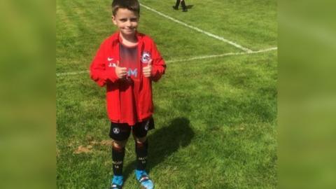 Marcus Rashford posts boy, 9, surprise gift for charity work - BBC News