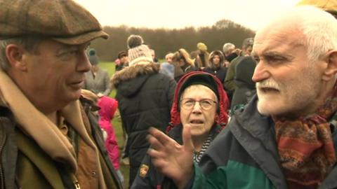 Boxing Day hunts: Protests over fox deaths - BBC News