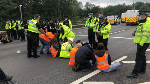 M25 protests: Activists return to Hertfordshire, Surrey and Kent - BBC News