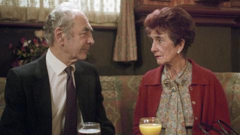 Leonard Fenton: EastEnders actor who played Dr Legg dies aged 95 - BBC News