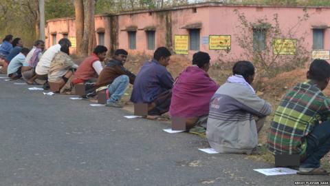 India's unusual protests: Pink underwear, poop and snakes - BBC News