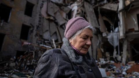 Ukraine war: Images show devastated towns near front line - BBC News