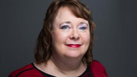 'My husband hired a hitman to kill me - but I forgive him' - BBC News