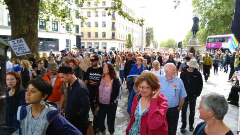 Parliament suspension: Thousands protest across the UK - BBC News