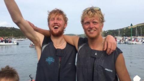 British female rowers break Atlantic records - BBC News