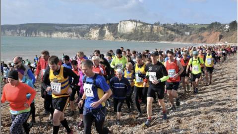 Multi-terrain Devon Grizzly race attracts runners from Europe - BBC News