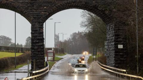Severe flooding causes road and rail disruption in Scotland - BBC News