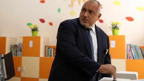 Ex-PM Borissov set to win Bulgarian election - BBC News