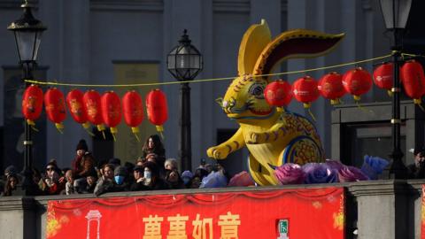 London welcomes Year of the Rabbit at Lunar New Year - BBC News