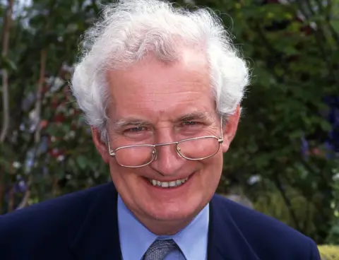 Peter Seabrook: Gardening writer and broadcaster dies aged 86