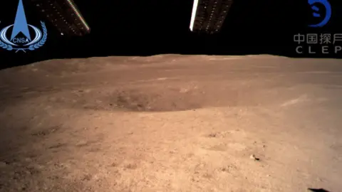 Chang'e-4: Chinese rover now exploring Moon