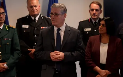 Manchester airport video shows lead-up to police kick incident