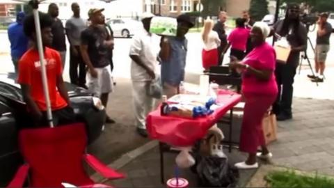 Mothers gunned down in Chicago during anti-crime street vigil - BBC News