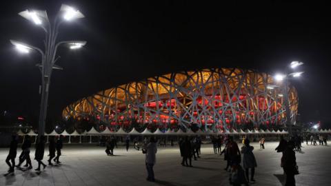 Earth Hour: Lights off to preserve the planet's environment - BBC News